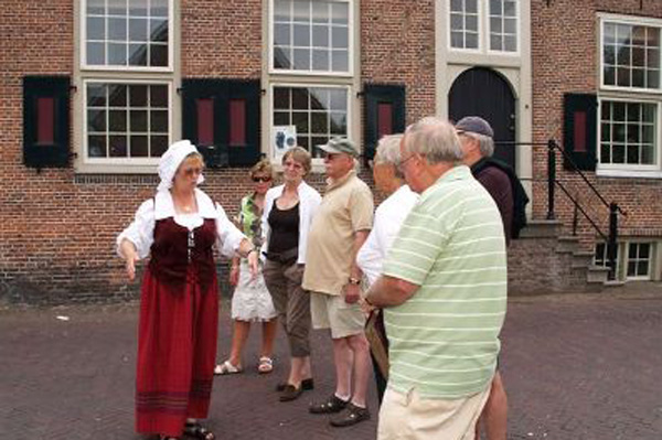 Koffie met gebak en rondleiding oude centrum De Rijp - Rondvaart De Rijp
